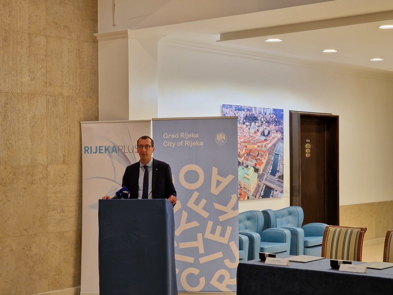 Rijeka dobiva novi kolodvor i garažu: svečano potpisan ugovor o ... Rijeka dobiva novi kolodvor i garažu: svečano potpisan ugovor o ...